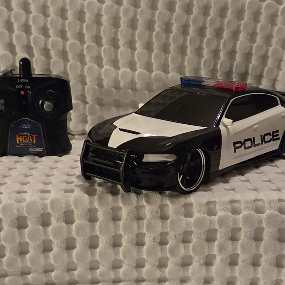 Jada | Toys | Rc Dodge Charger Srt Hellcat Police Cruiser With Remote ...
